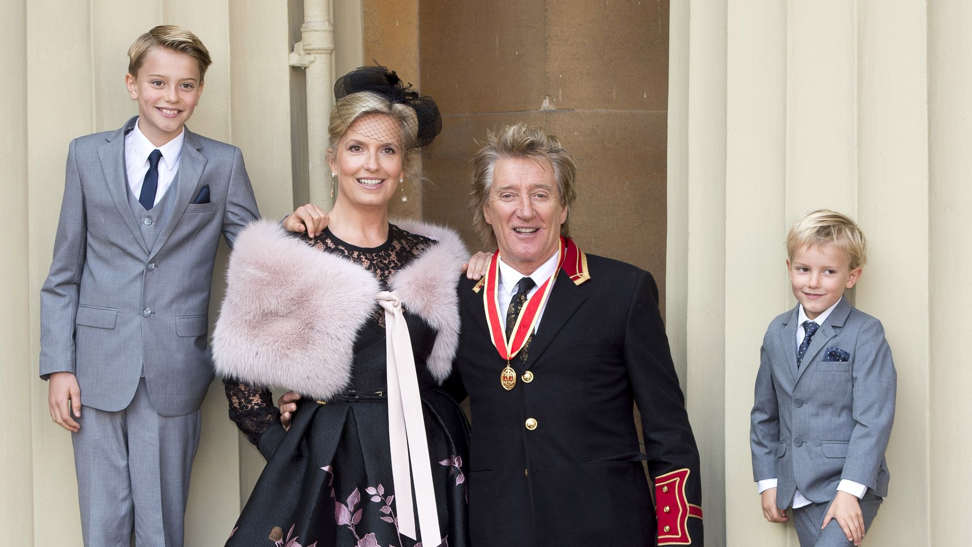 Rod Stewart's teenage sons are all grown up in sweet family photo as ...