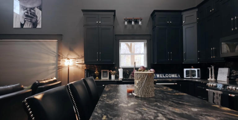 Jelly Roll opens the doors inside stunning new barn on sprawling 500 ...