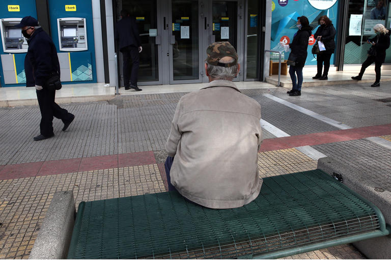 Καταβάλλεται το επίδομα των 250 ευρώ σε συνταξιούχους