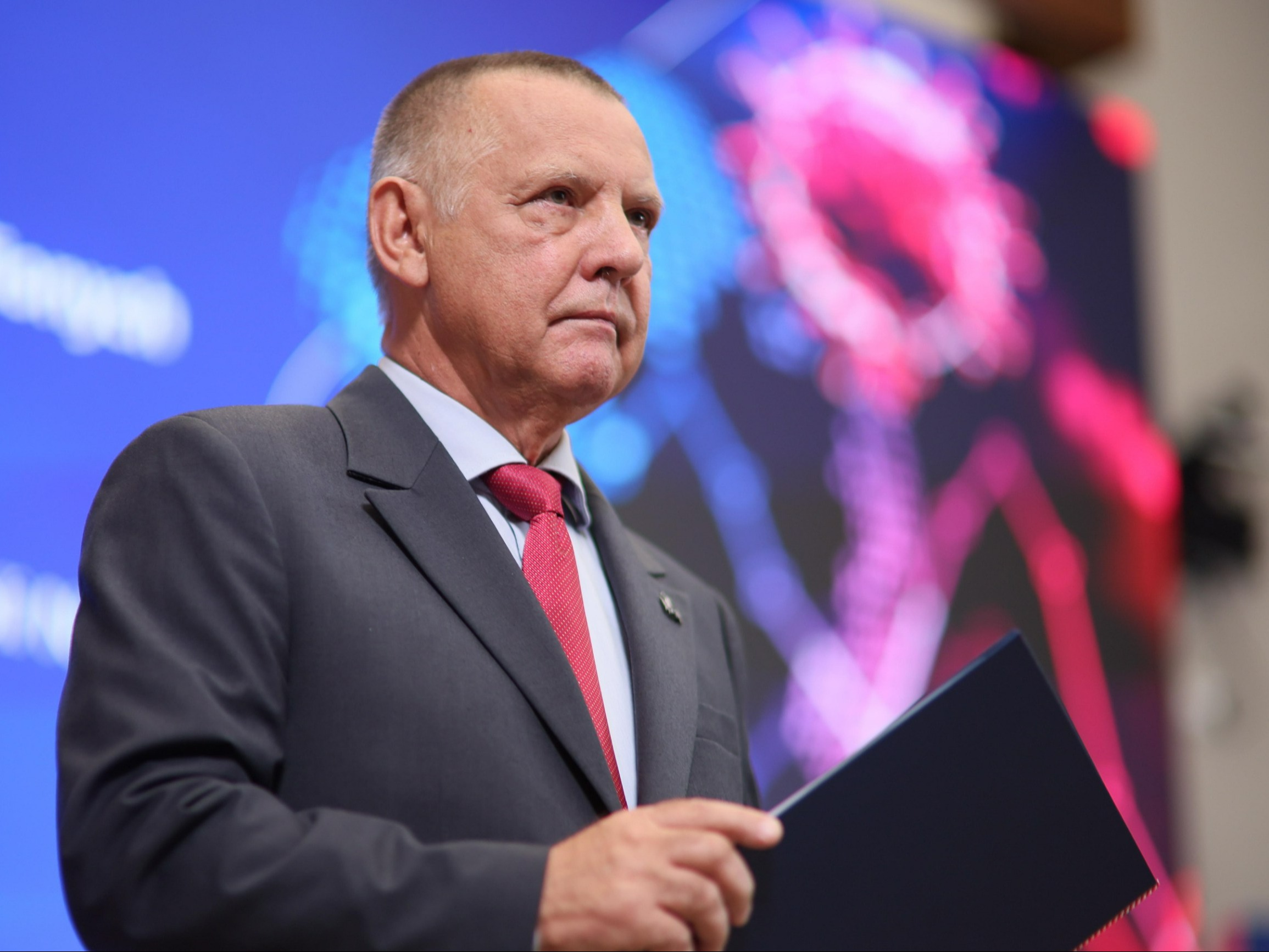 "Sam z siebie też się śmiałem". Banaś skomentował wpadkę w Kanale Zero