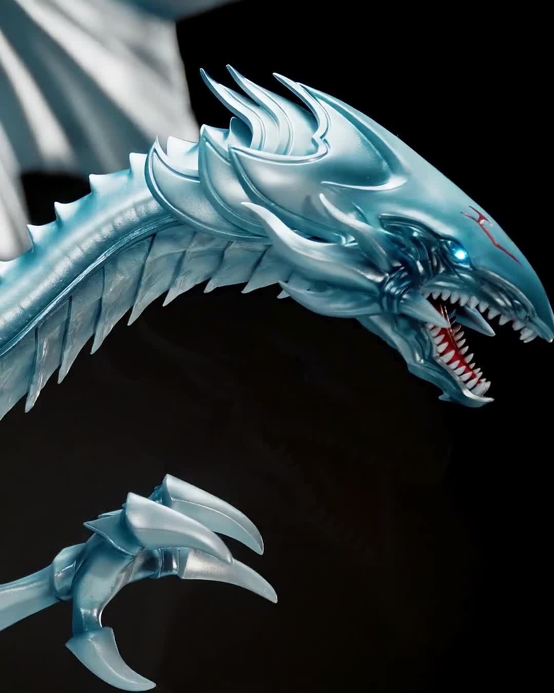 Sculpting the Blue-Eyes Ultimate Dragon – a resin version like never before
