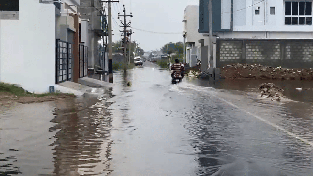 Heavy rains lash Tamil Nadu as IMD issues yellow alert for Chennai ...