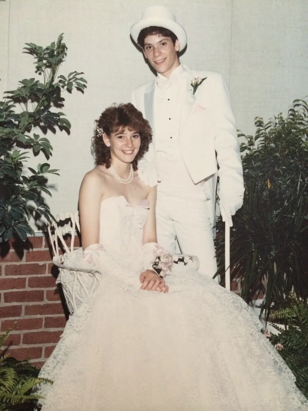 20 Photos of Your Prom Date from the '70s and ‘80s
