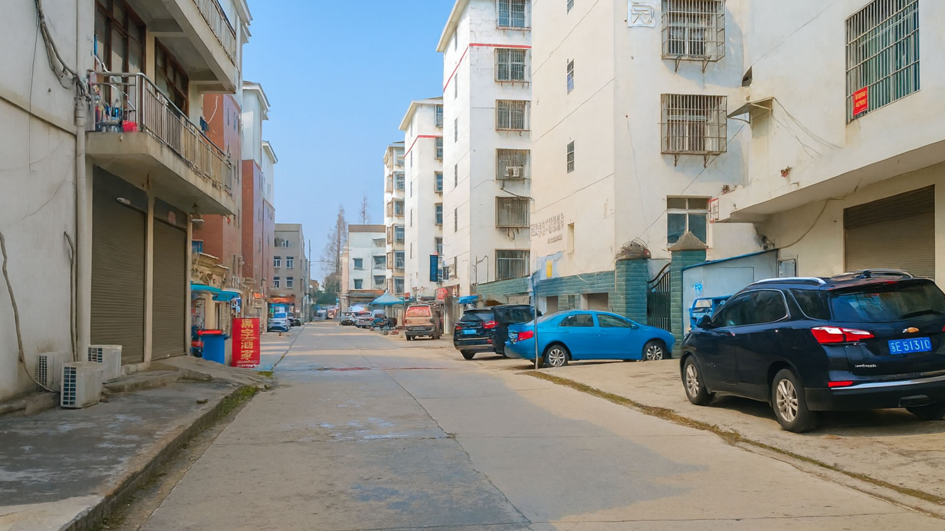 China’s Small Town Streets Show True Local Life