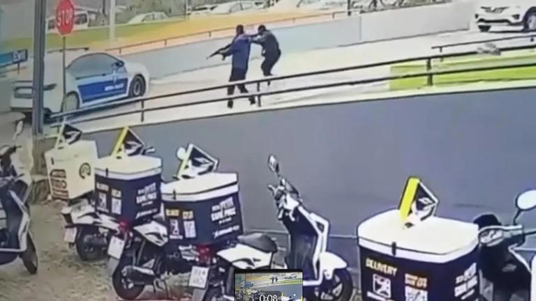 Brazen daylight robbery at Pinetown shopping centre prompts police ...