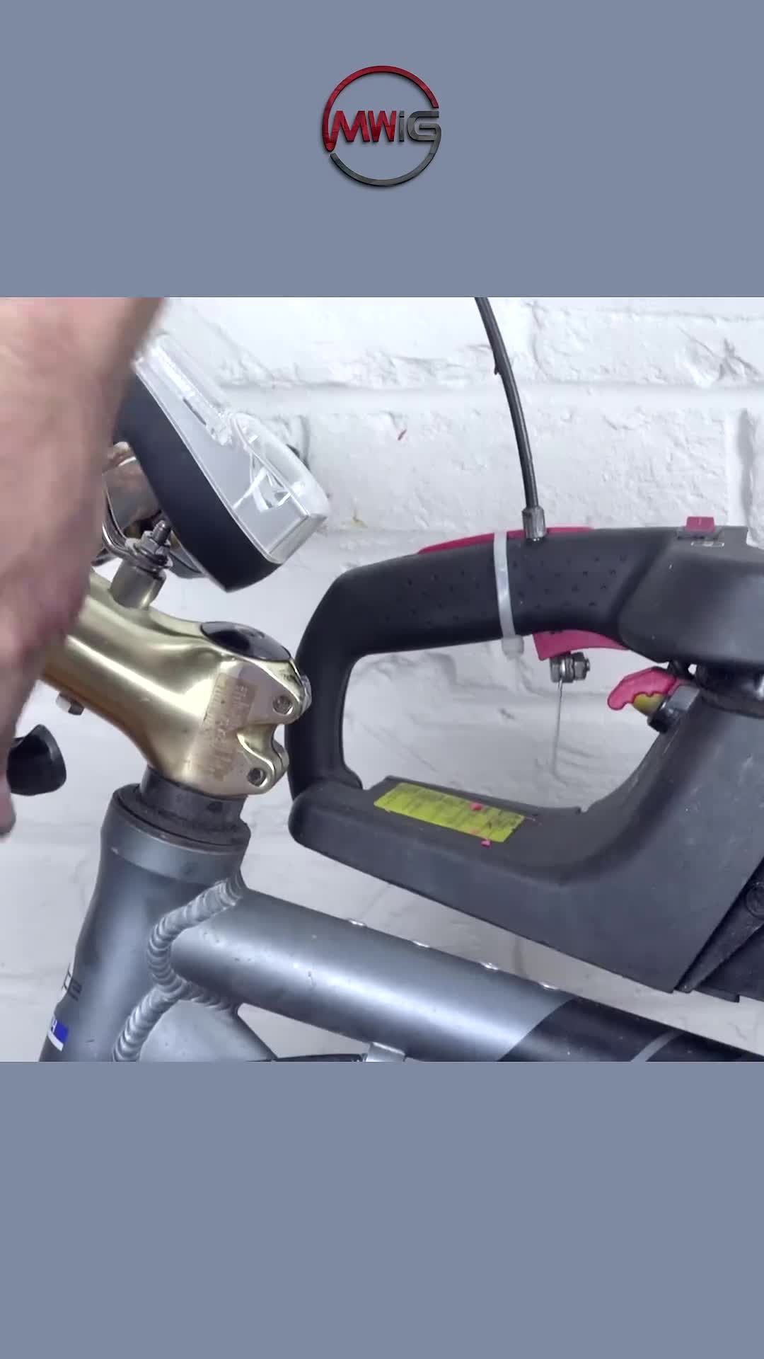 🚴‍♂️💨 A bicycle powered by a chainsaw engine!🔥