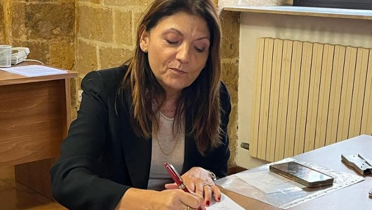 Puglia, in consiglio regionale più donne: 12 elette. Elisabetta ...