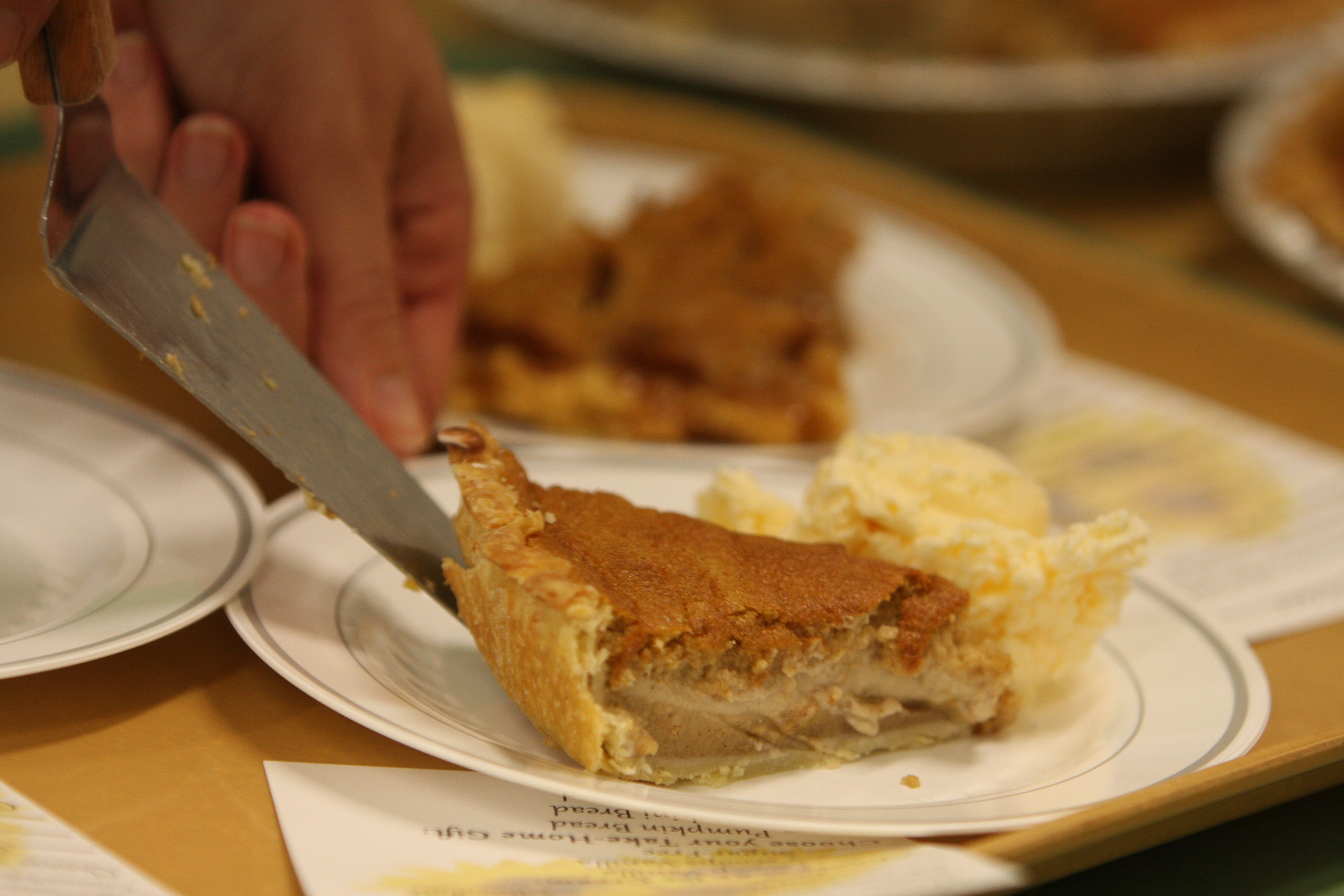 Amish Cook attends widow's gathering, offers pumpkin pie recipe
