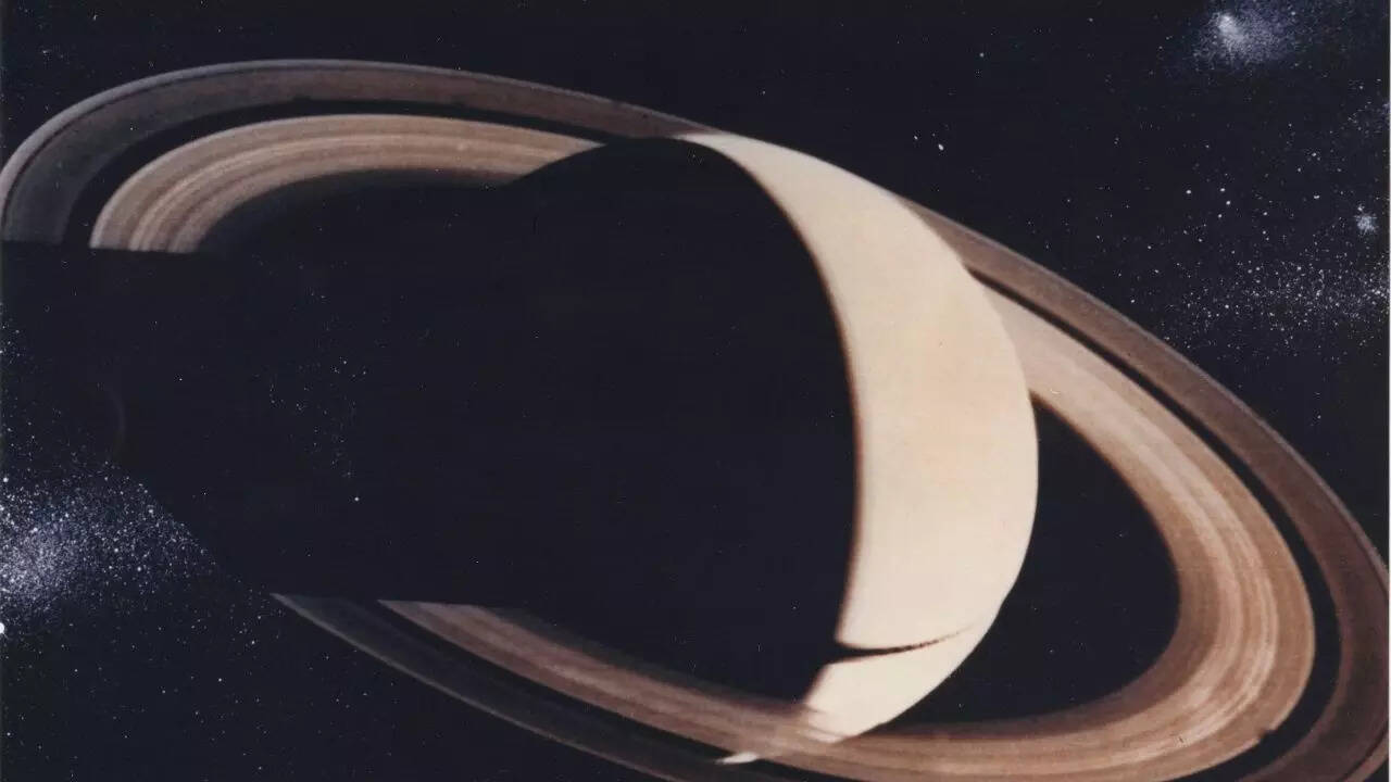 Saturn’s rings vanished in 2025: The rare cosmic alignment that stunned ...