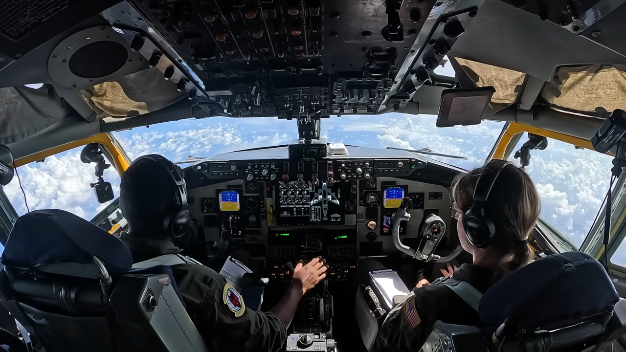 Watch How a 70 Year Old Jet Still Refuels Modern Fighters at 30000 Feet