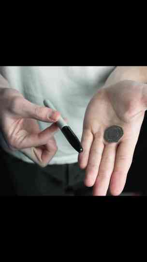 How this quick coin switch fools the eyes