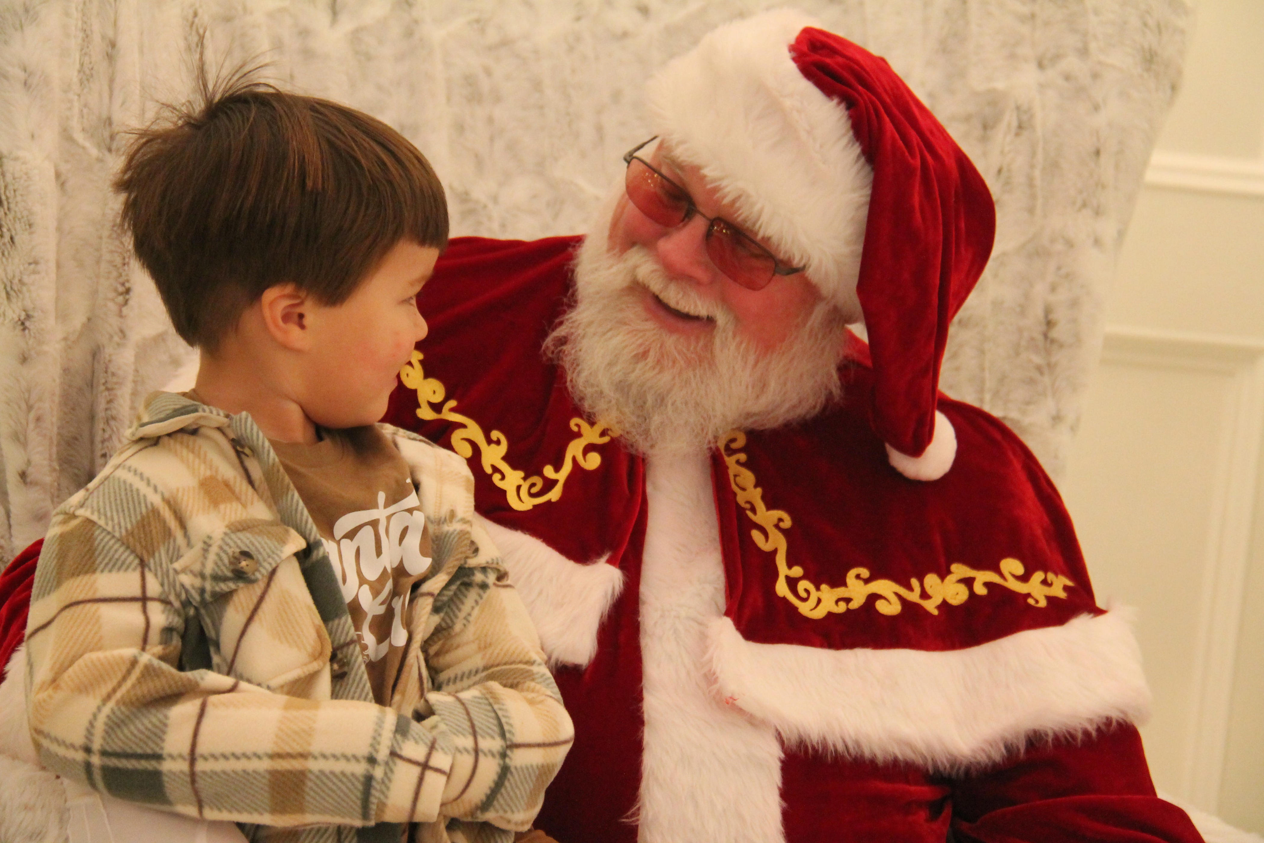 Want to see Santa? Here are the places near Des Moines to get a photo