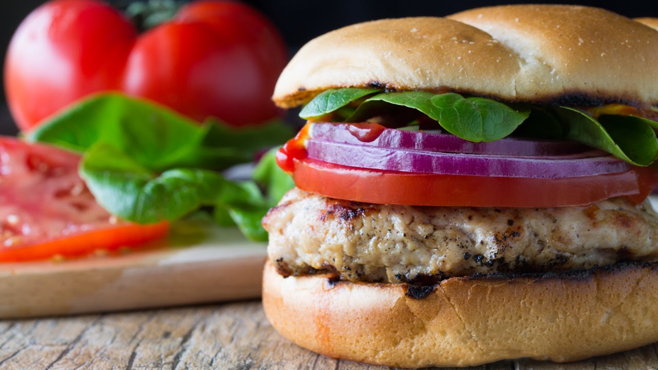How to make a juicy grilled turkey burger