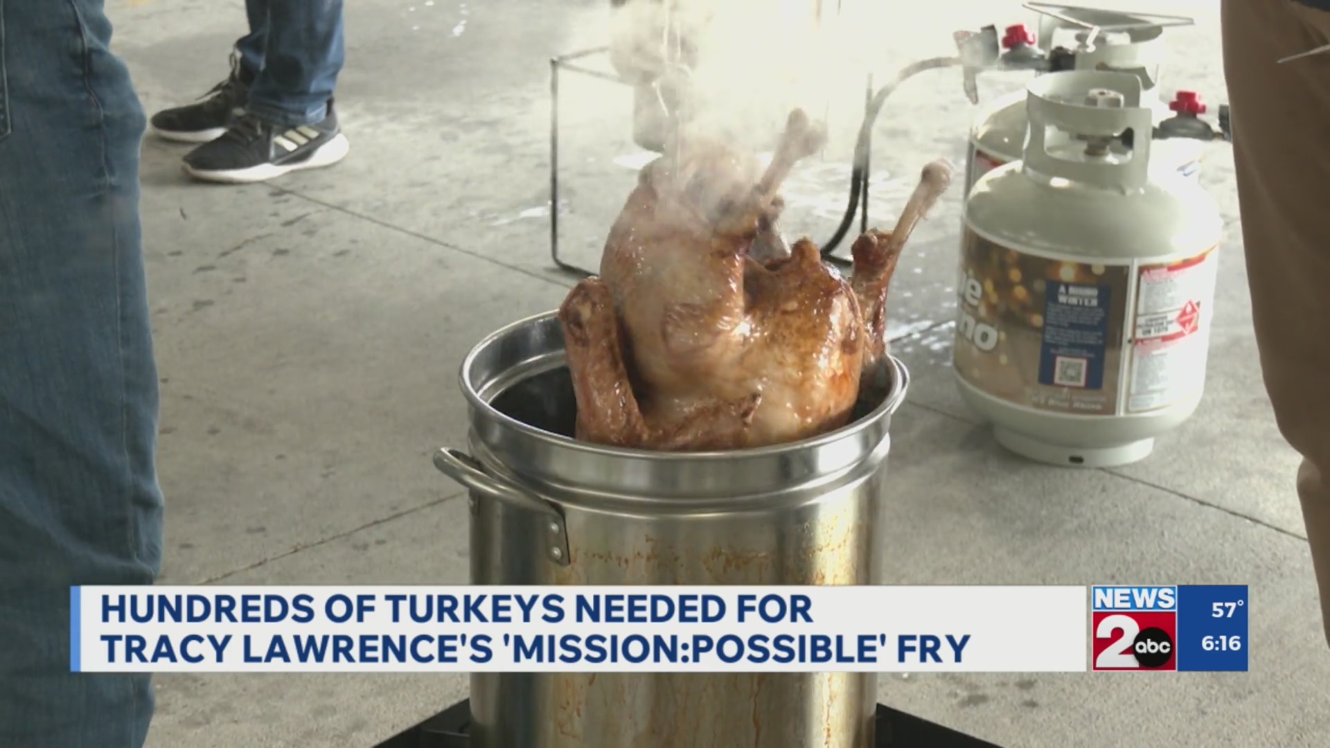 Turkeys needed for Tracy Lawrence's annual Thanksgiving turkey fry