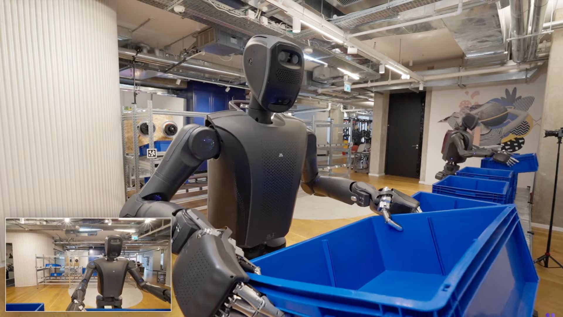 Video: Warehouse humanoid robots lift and sort objects on their own in ...