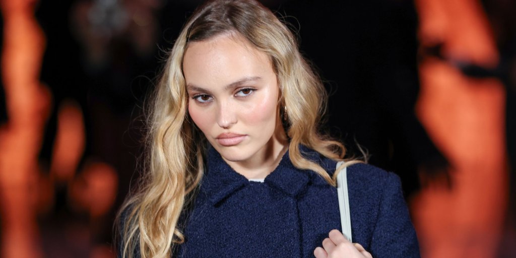 Bec de lièvre, dents sales et costume médiéval : Lily-Rose Depp aperçue ...