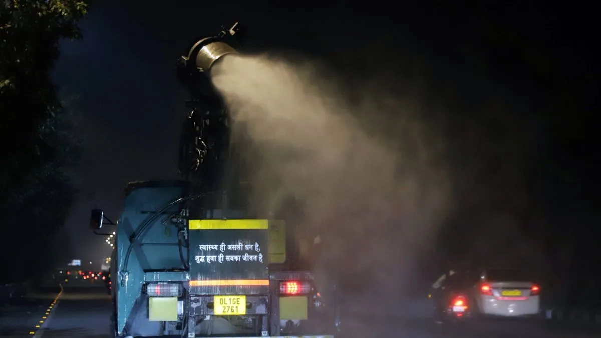 150 buildings in Delhi instal anti-smog guns ahead of deadline