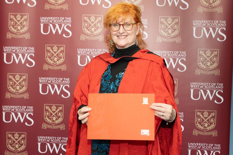 Ayrshire singer songwriter Eddi Reader bestowed with Honorary Doctorate