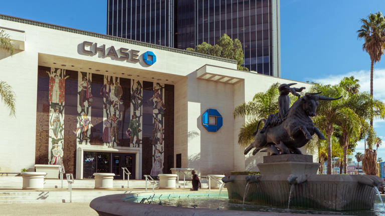 Chase Bank hours: Full schedule and 2026 holidays