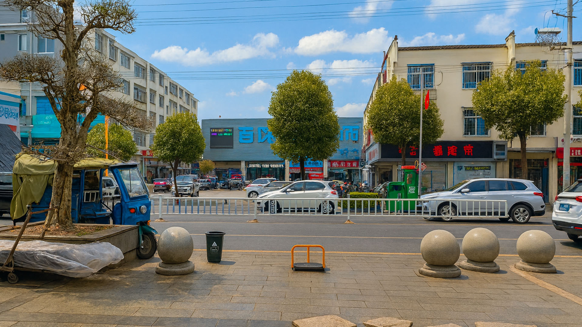 China’s Small Town Streets Show Real Daily Life