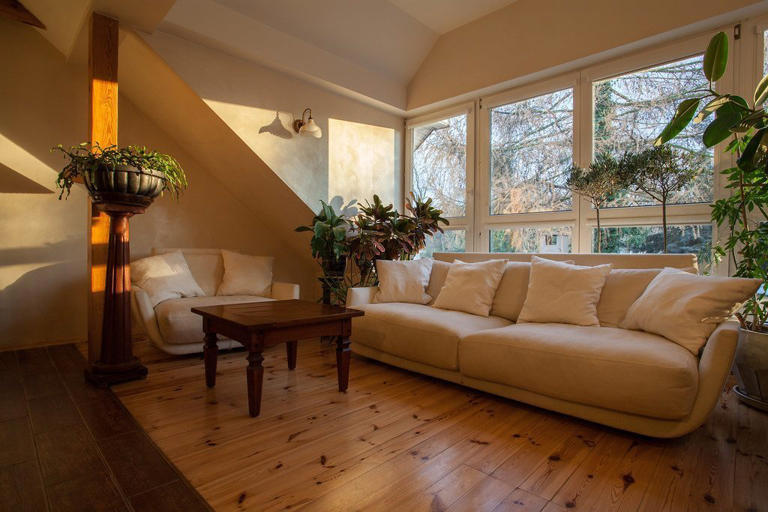6 Entryway Mistakes That Make Homes Feel Cluttered - Interior Designers Say