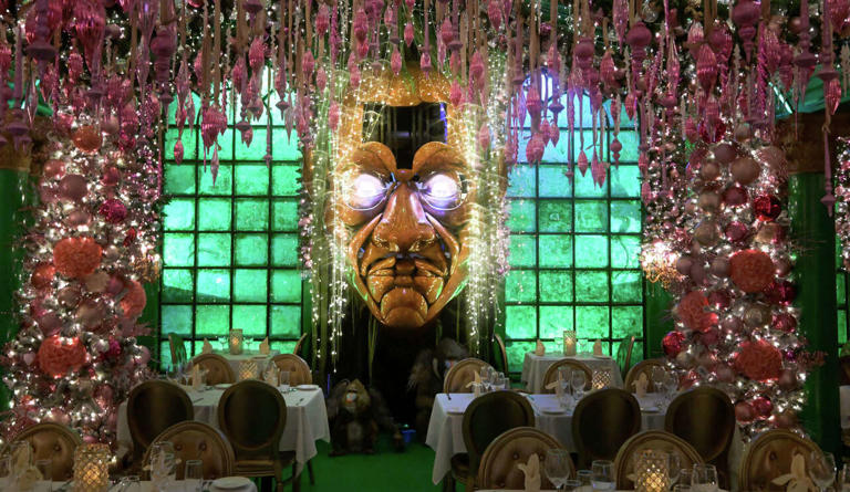 Connecticut's Cava Restaurant unveils 500,000-light holiday display ...