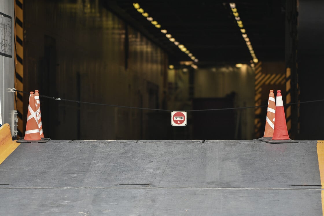 Πέραμα: Σύλληψη 63χρονου που ξυλοκόπησε τη σύζυγό του μέσα στο φέρι ...