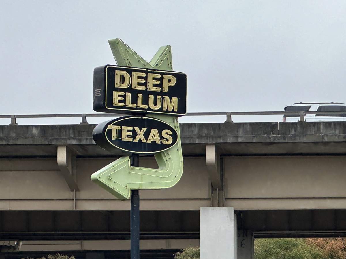Tasting the Blues: Exploring Deep Ellum, Texas, on a Comfort-Food Tour