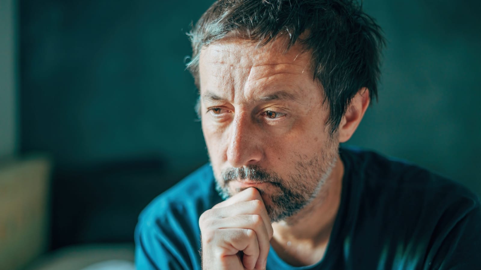 18 Signs Men Are Unhappy in Their Marriage