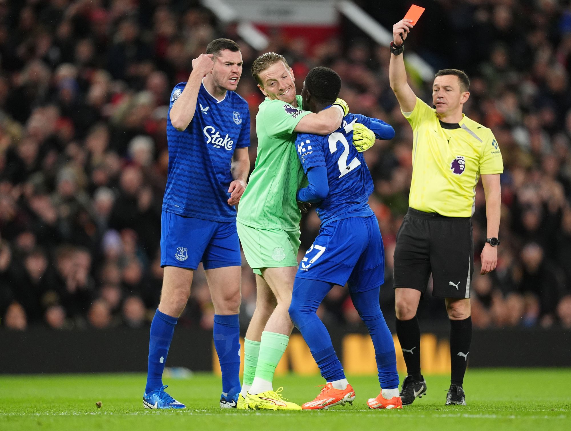 Moyes ‘quite likes’ infighting as Gueye sent off for hitting team-mate