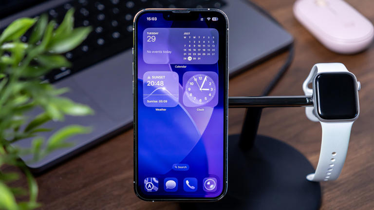 You Can Make Liquid Glass Easier To Read With iOS 26.1 - Here's How