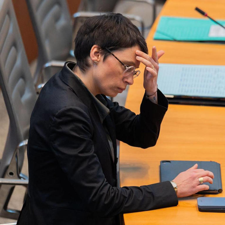 Fluchtministerin Paul wird alle Fragen beantworten? Ja dann – warum ...