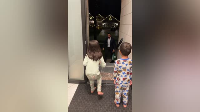 Kids Celebrate Every Day When Dad Comes Home | Happily TV