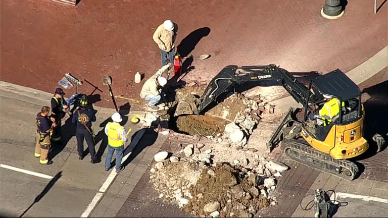 Underground gas leak prompts closures in Dallas's West End