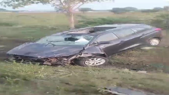 IAS officer Mahantesh Bilagi dies after car crashes into divider and ...