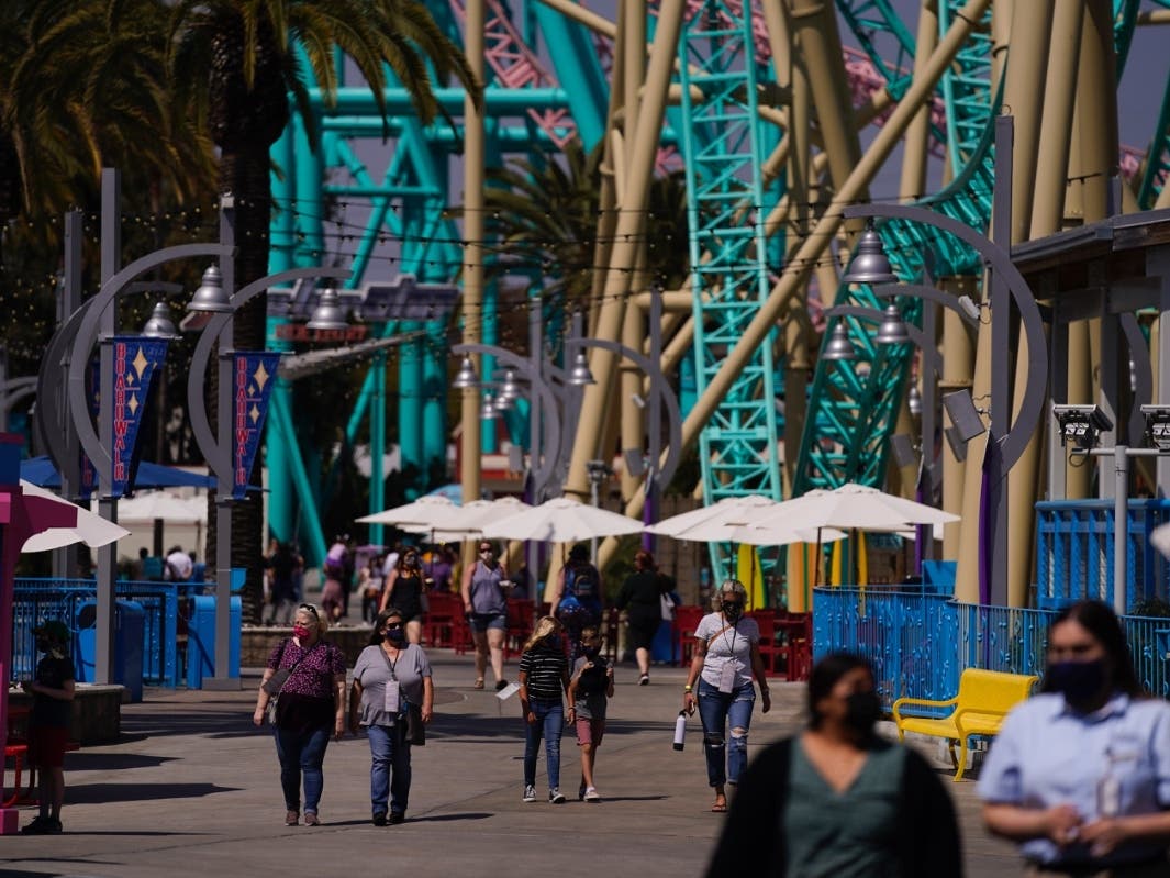 New Six Flags CEO Tasked With Reviving Knott’s And Magic Mountain In ...