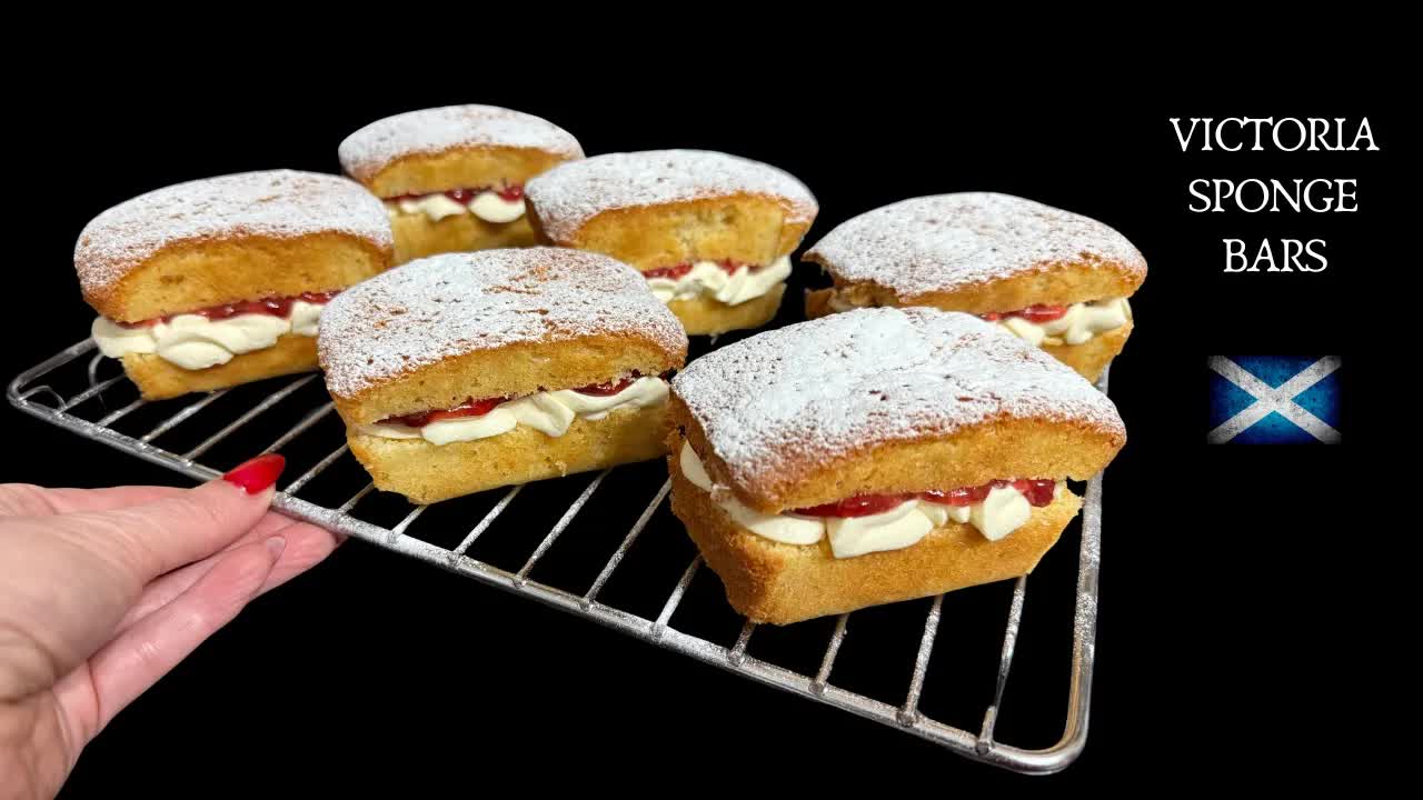 Victoria Sponge Cake Bars | Classic Victoria Sponge Recipe