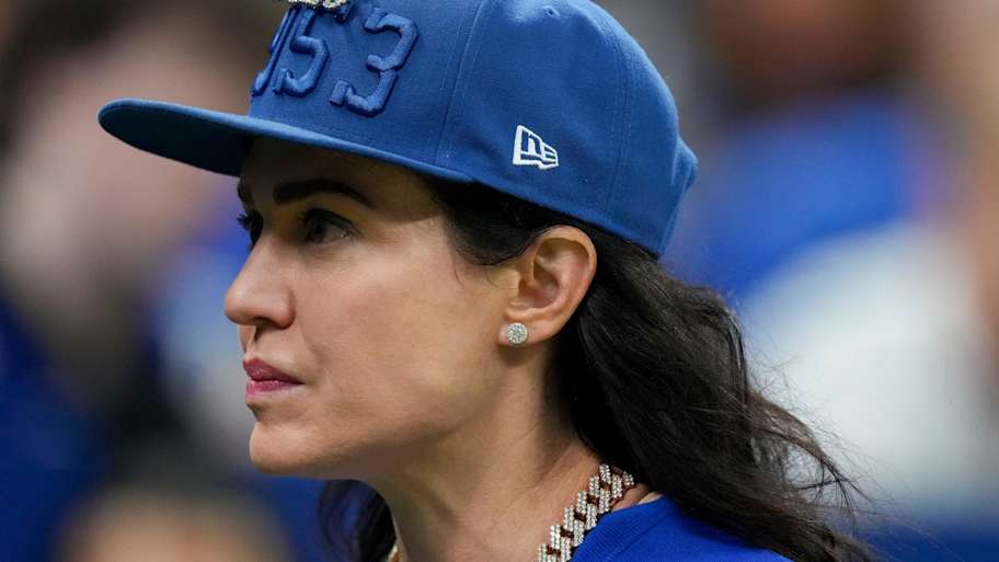 Colts owner Carlie Irsay-Gordon gets insanely close to field in new ...