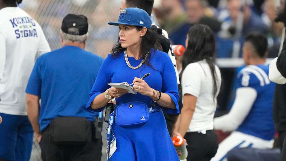 Colts owner Carlie Irsay-Gordon gets insanely close to field in new ...