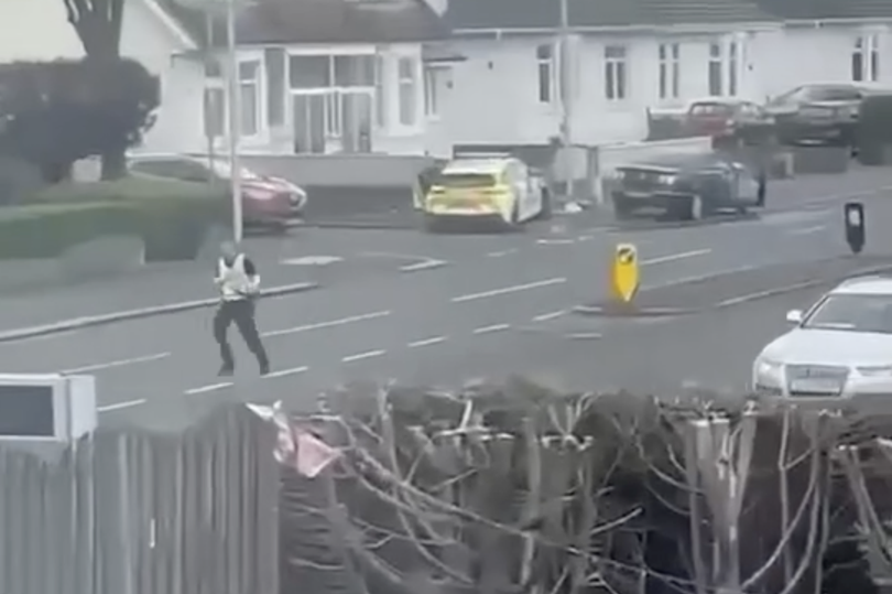 Footage shows chainsaw thug chasing cop in Scots street terror