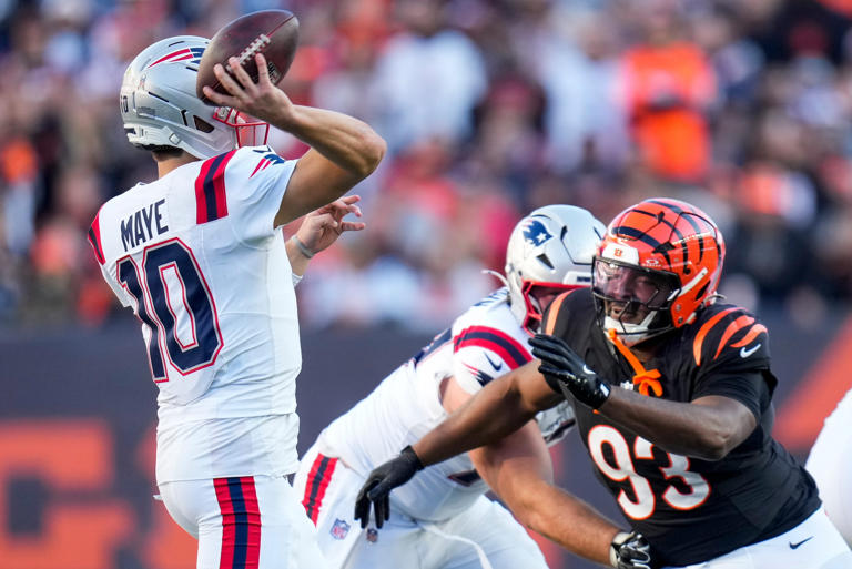 Patriots coach Mike Vrabel on Drake Maye's early struggles vs. Bengals