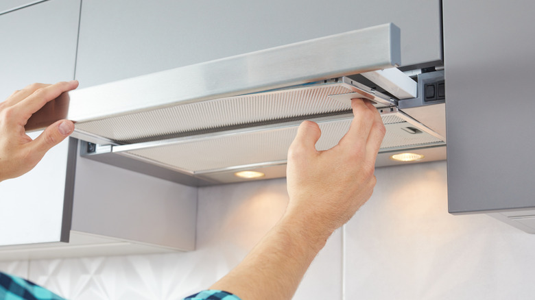 How To Clean Your Range Hood's Filter And Get Rid Of All That Grease ...