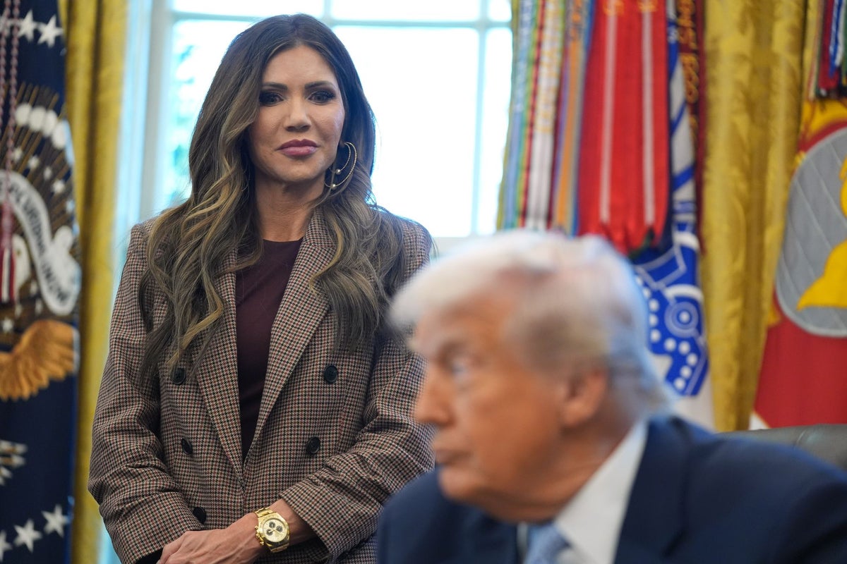 Trump coy on defending Kristi Noem after Alex Pretti shooting