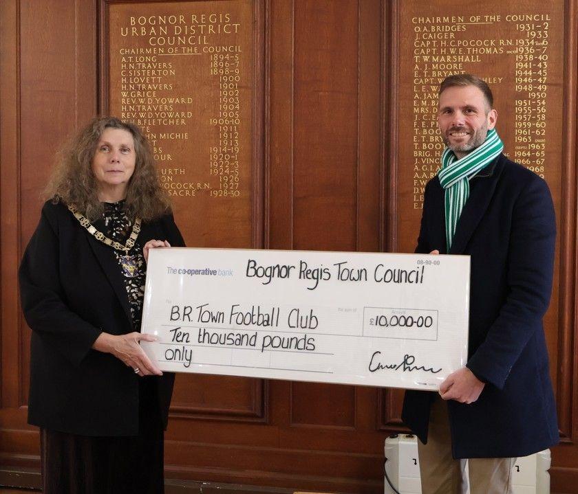 Mayor of Bognor Regis' Weekly Briefing: Cheques awarded to local youth ...