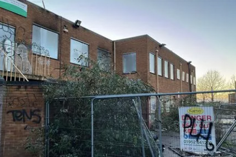 Search for group spotted fleeing from scene of derelict Nottingham ...