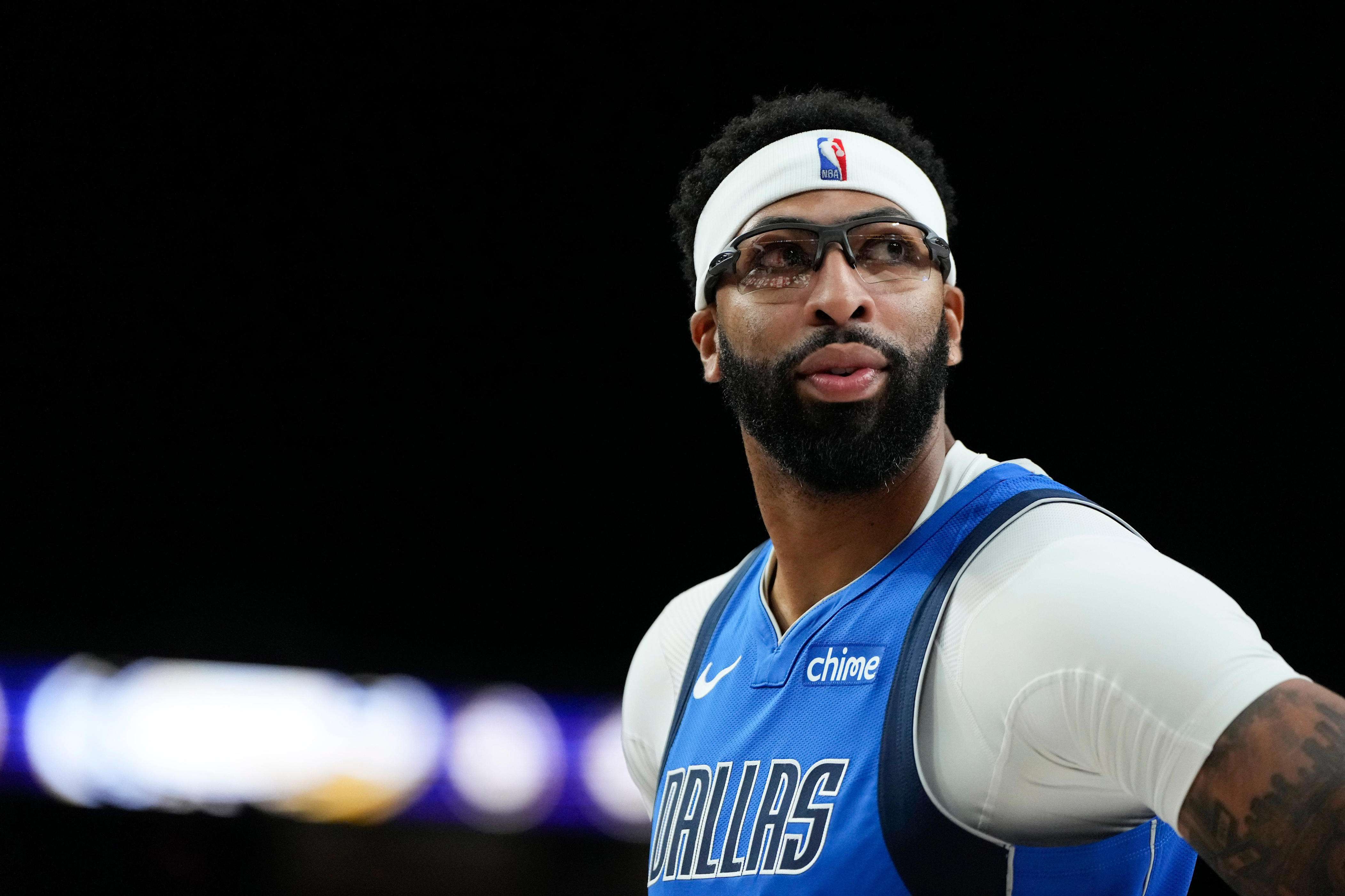 The latest Anthony Davis trade rumors are complicated for Mavericks