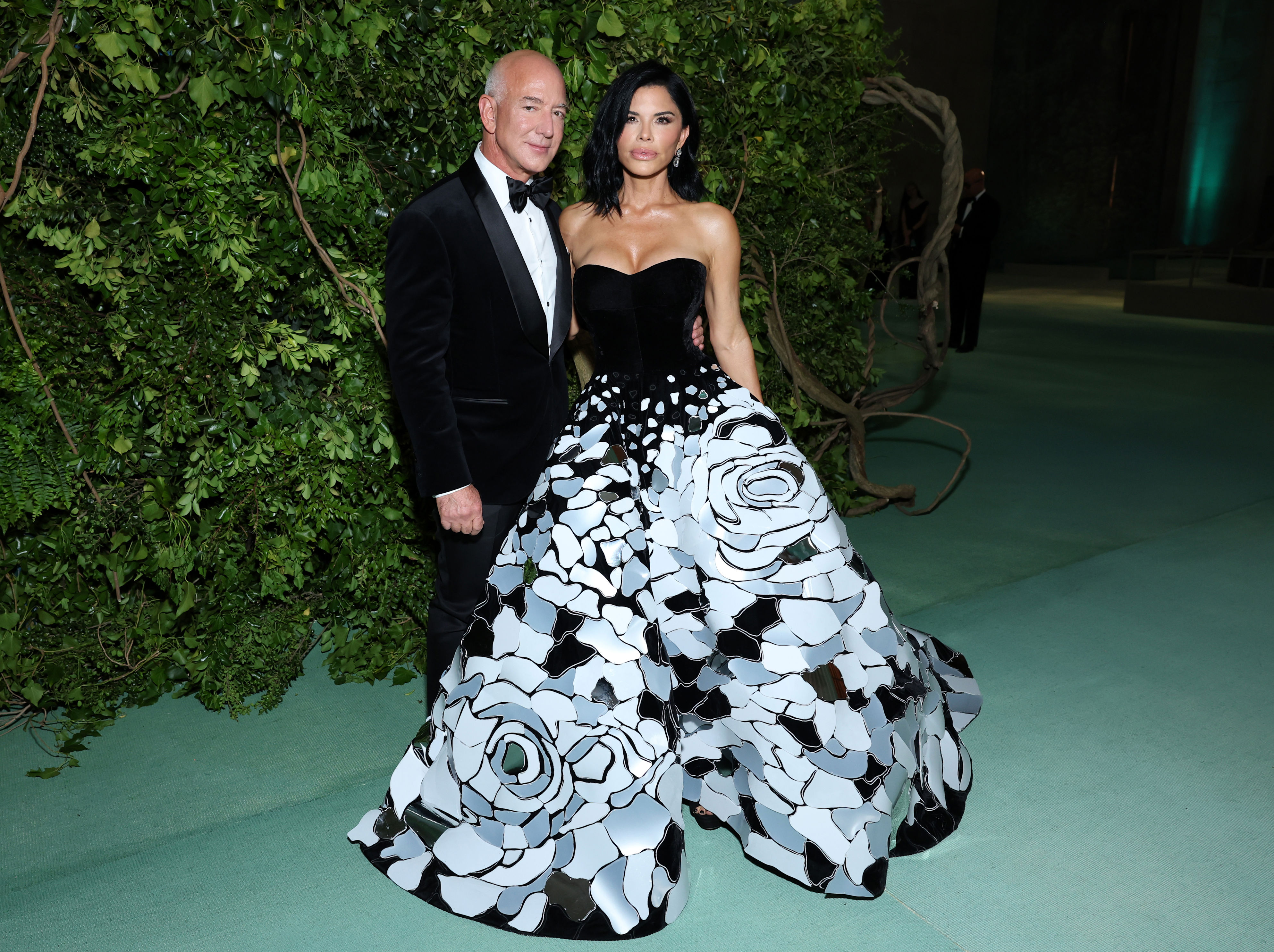 Anna Wintour praises Lauren Sánchez and Jeff Bezos’ ‘incredible ...