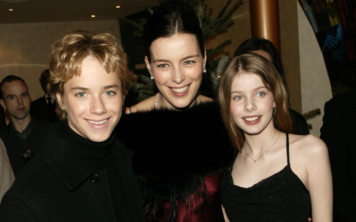 ‘Peter Pan’ Stars Reunite for a New Rom-Com, 22 Years After Their ...