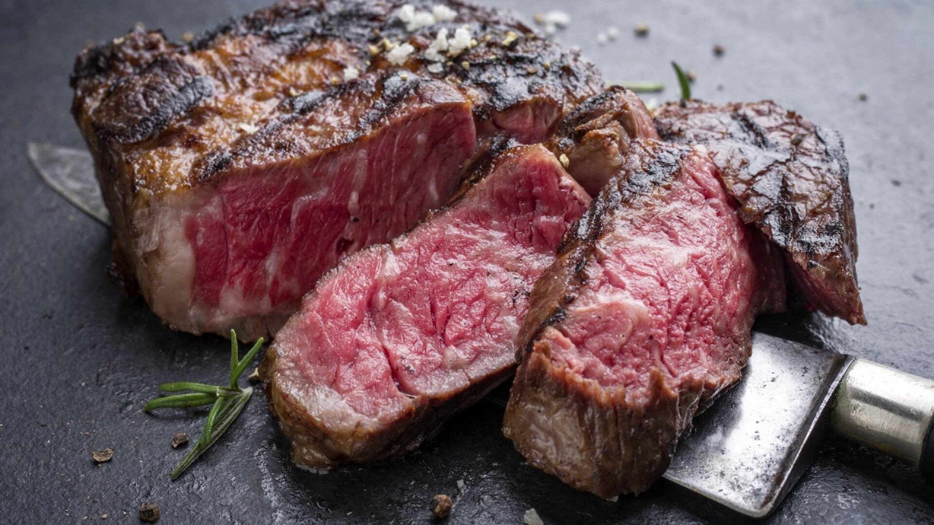 Watch This & You'll Know How To Cook A Perfect Steak