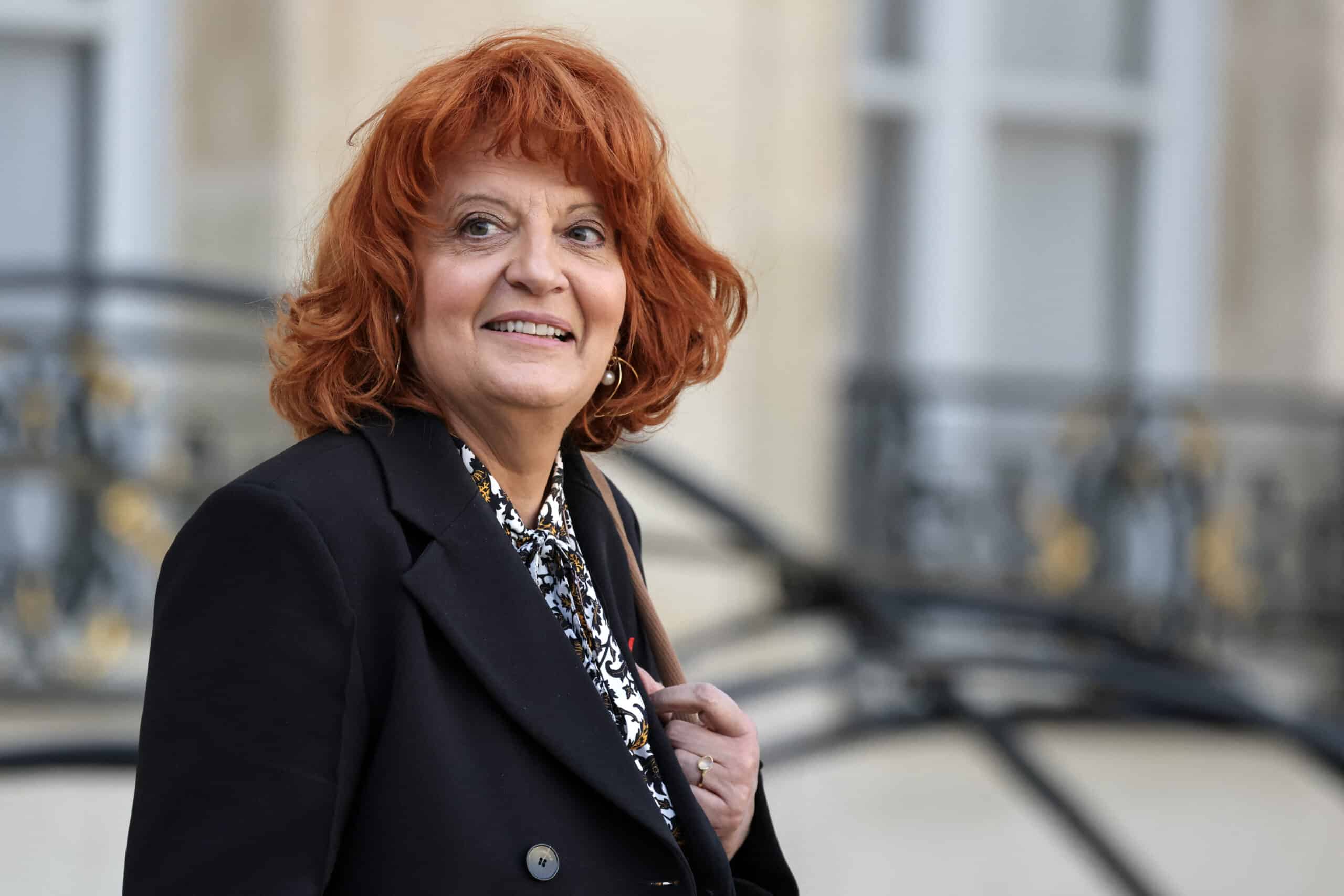 France arrests 2 men, women over Louvre heist – prosecutor